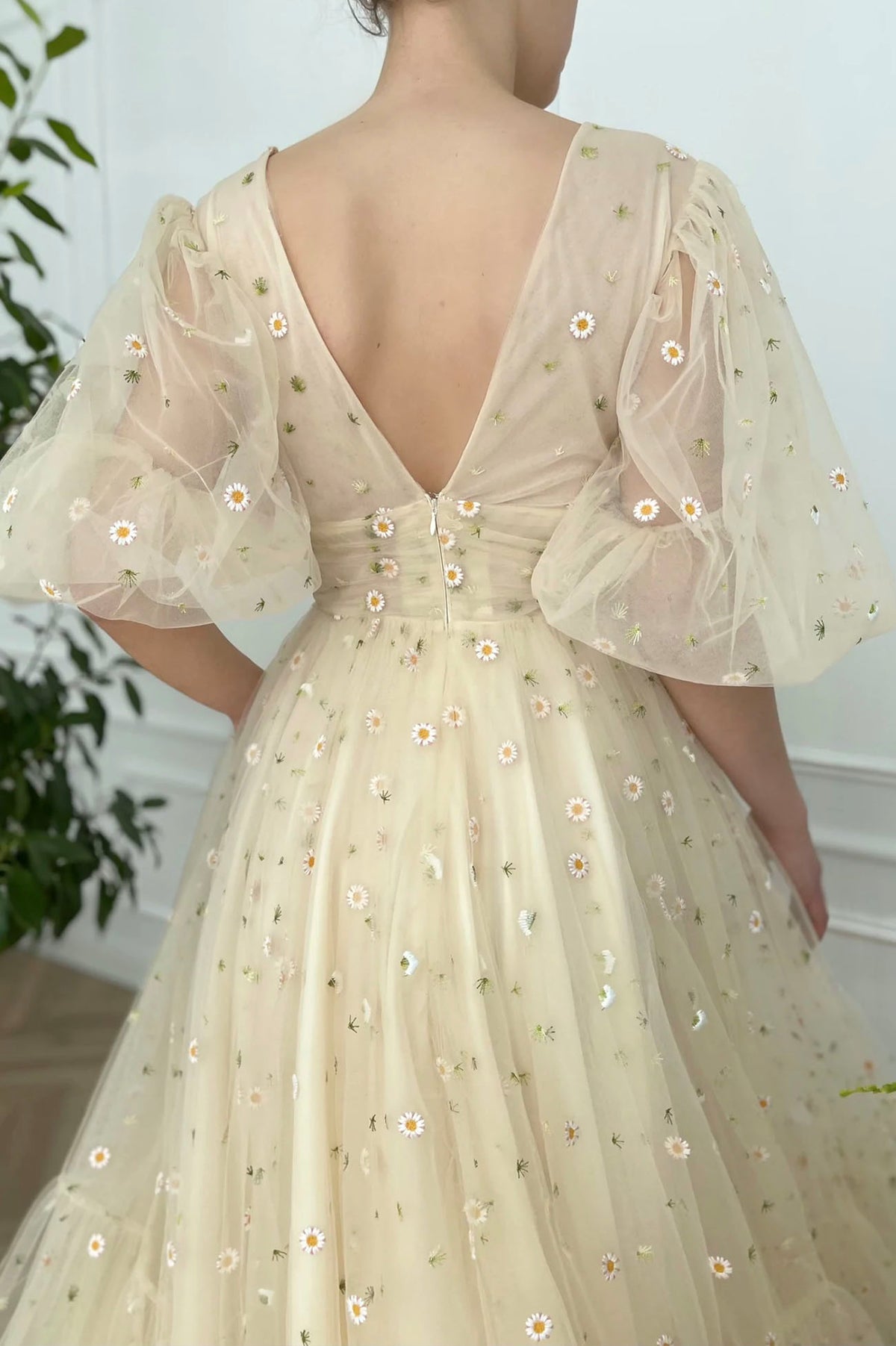 Champagne V-Neck Lace Short Prom Dress, Cute Puff Sleeves Party Dress